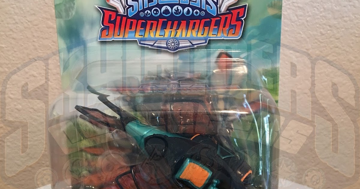 SkyLanders Collectors: Buzz Wing in hand
