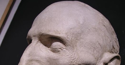 Death Masks of the Famous People (12 pics)