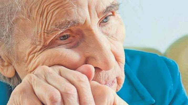 Agenda Ana-Maria : Un bătrîn sub clar de lună...