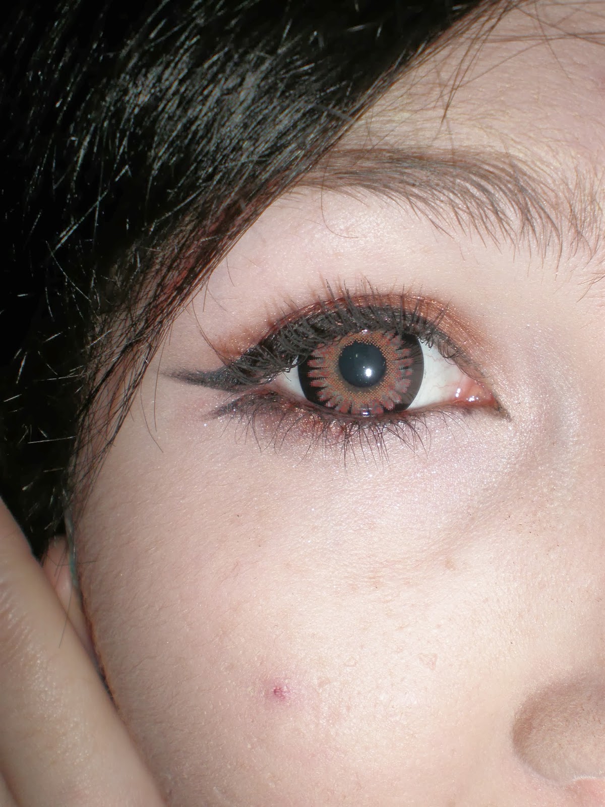 miru0305: side-swept bangs and 2NE1's inspired fishtail eyeliner