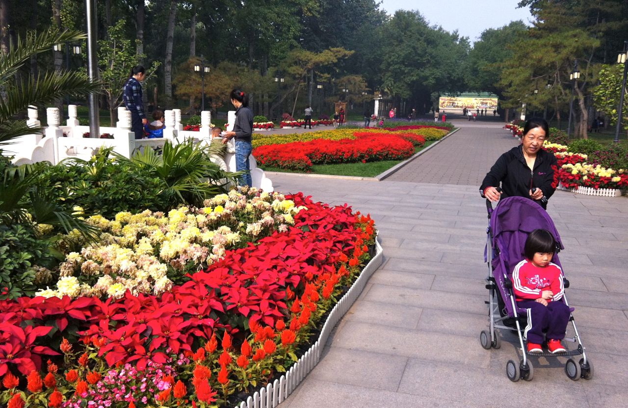 Breiner on the road: Chinese adults stay limber with hacky sack