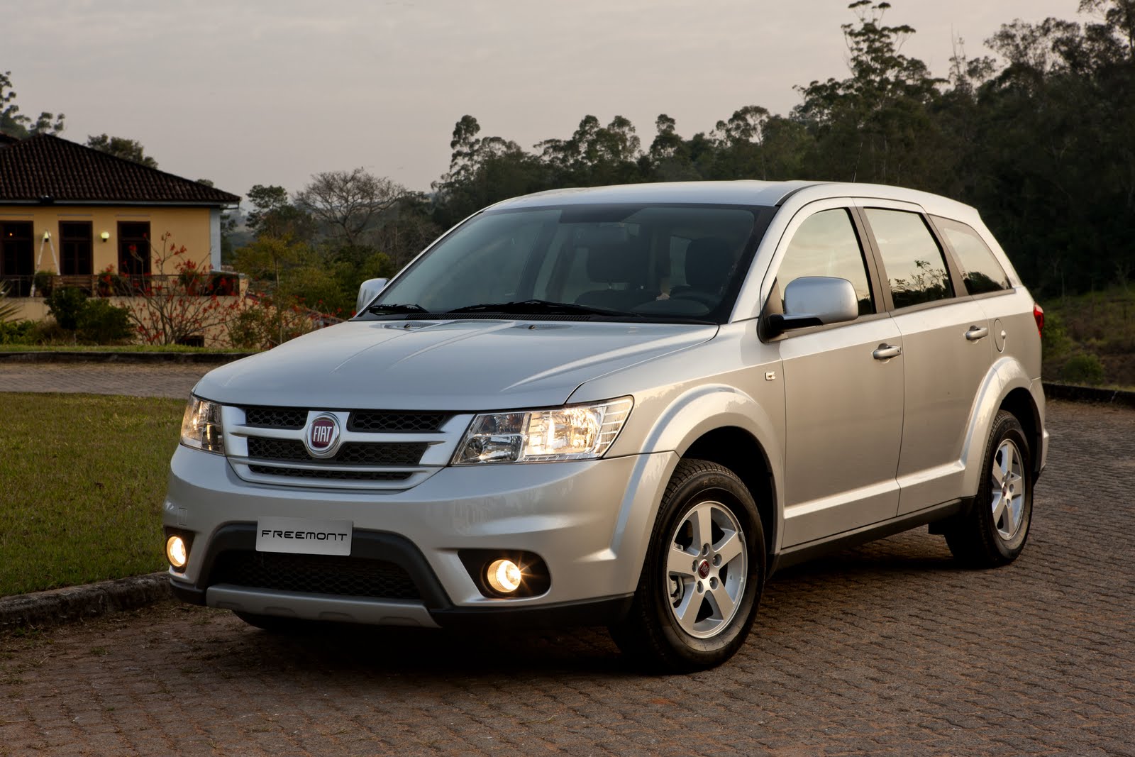 RACIONAUTO: FIAT APRESENTA O FREEMONT, PRIMEIRO FRUTO DE SUA FUSÃO COM ...