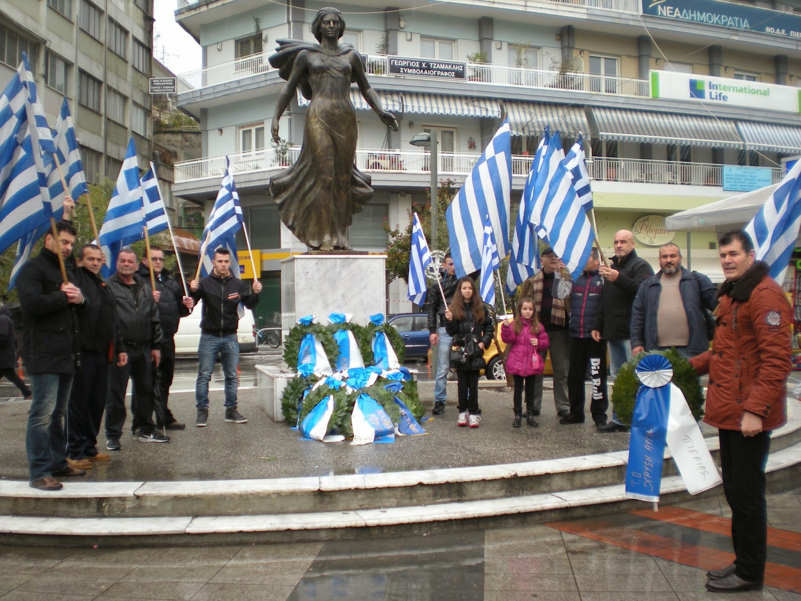 ΚΟΛΙΝΔΡΙΝΑ ΜΑΣΛΑΤΙΑ: Η Τ.Ο. ΧΡΥΣΗΣ ΑΥΓΗΣ ΠΙΕΡΙΑΣ ΚΑΤΕΘΕΣΕ ΣΤΕΦΑΝΙ ΣΤΗ ...