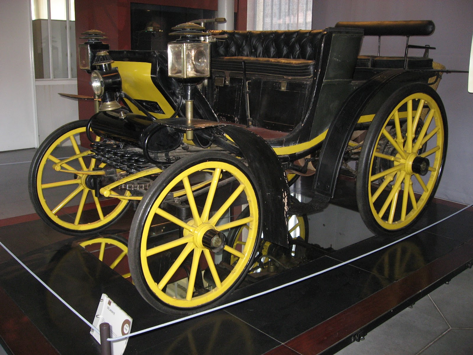 Thouars Encore: Châtellerault Motor Museum