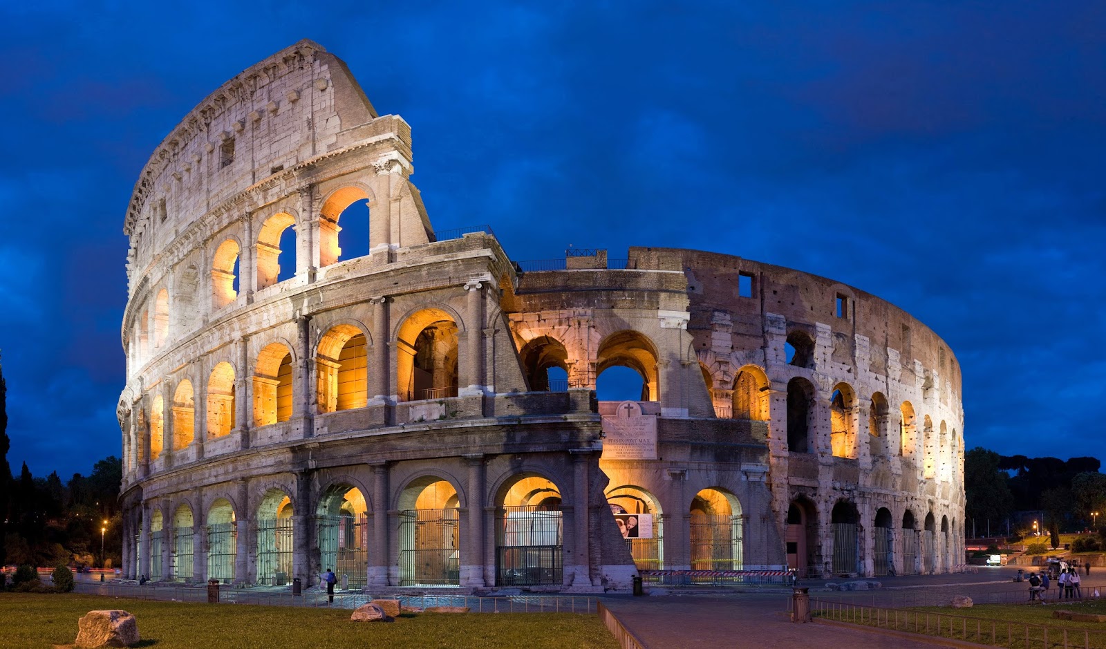 El Coliseo Romano o Anfiteatro Flavio - AQUÍ Y EN OTRO LUGAR