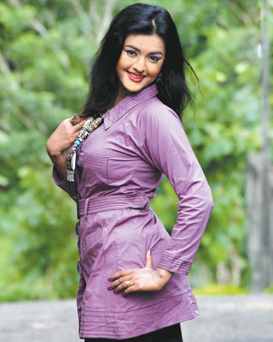 Taste of The Music: Sri Lankan Sinhala Actress