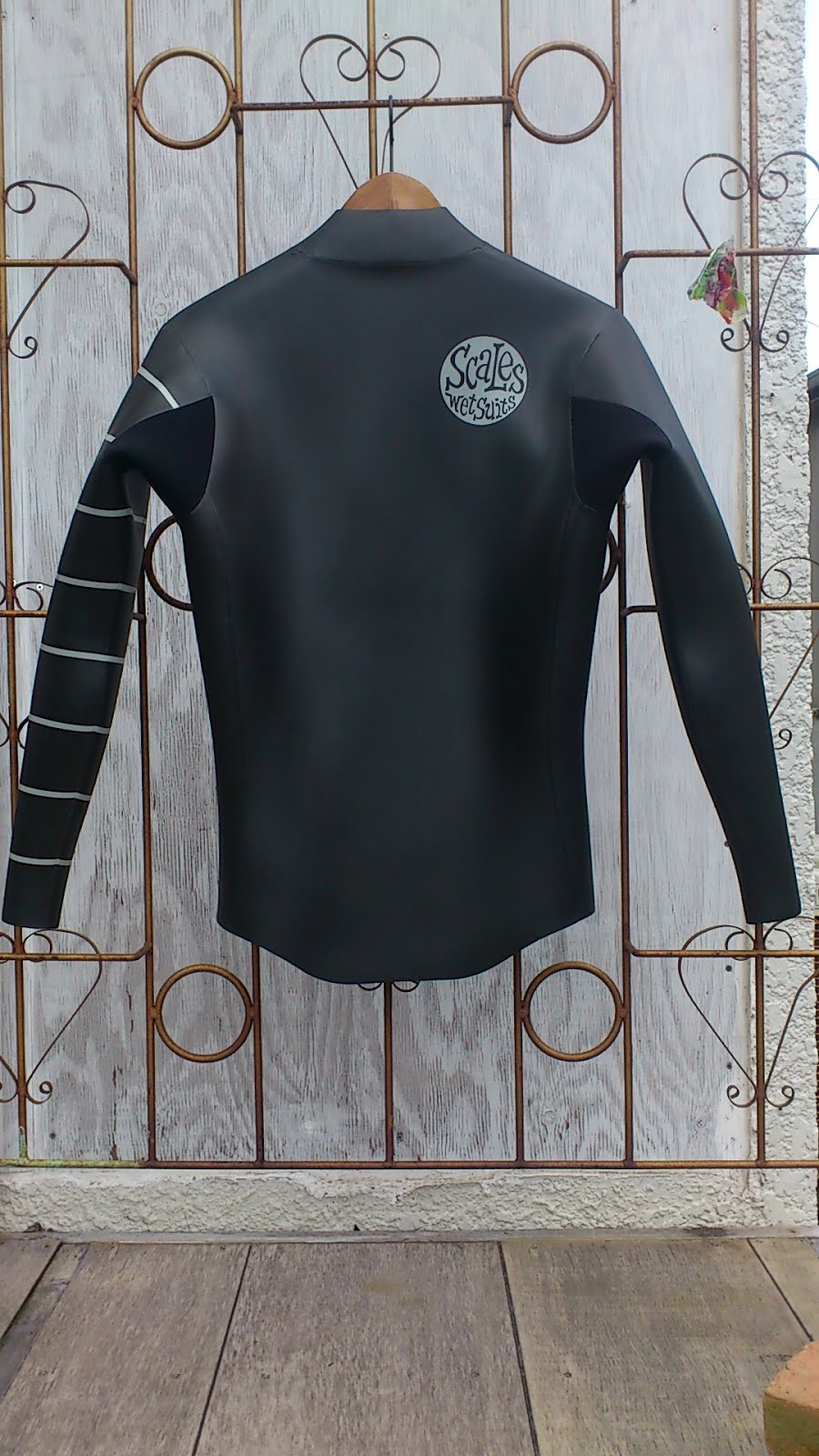 SCALES WETSUITS: Boogie Back