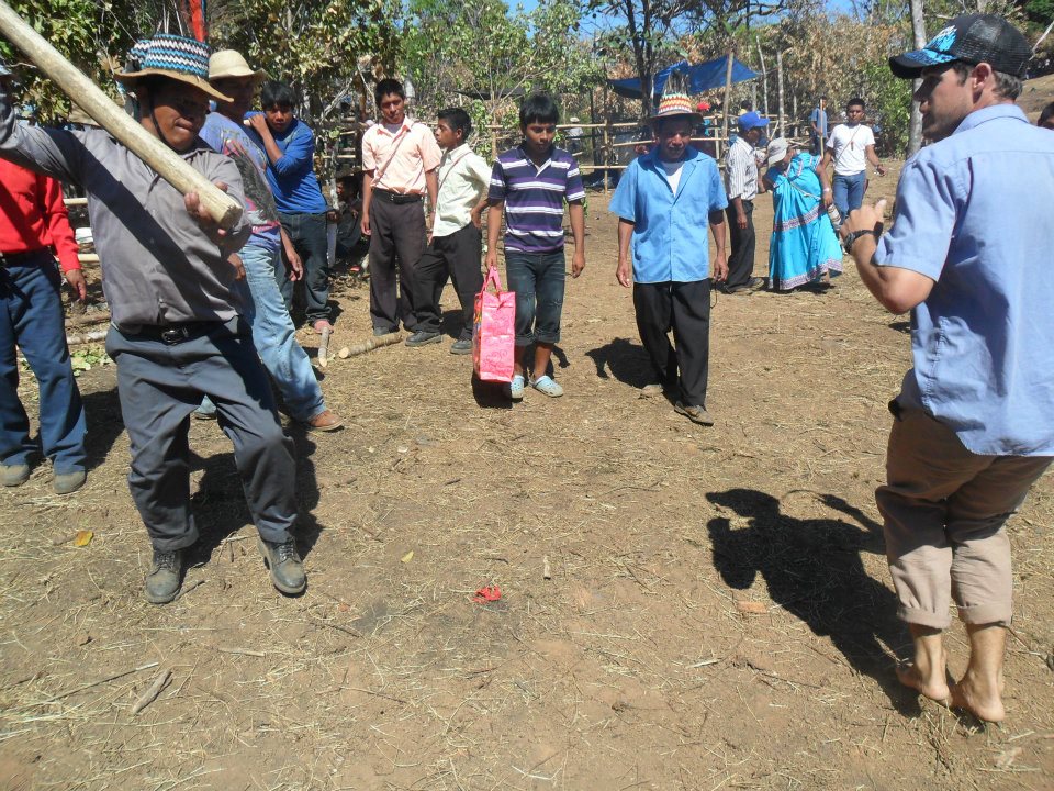 Peace Train: Balsería: Ngäbe Glory