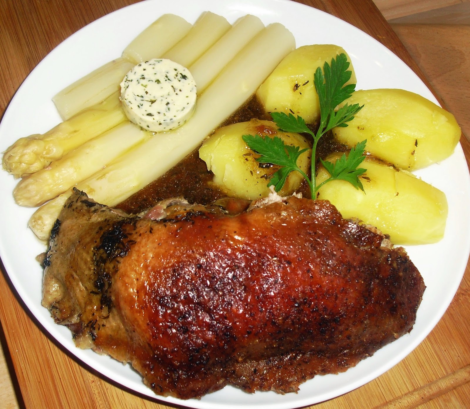 Futtern wie bei Muttern: Ente frühlingshaft mit Spargel