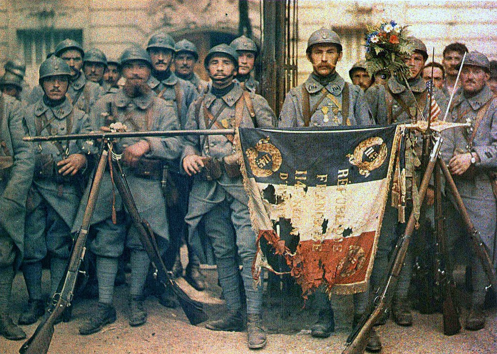 VINTAGE PHOTOGRAPHY: French soldiers at Paris in 14 July 1917