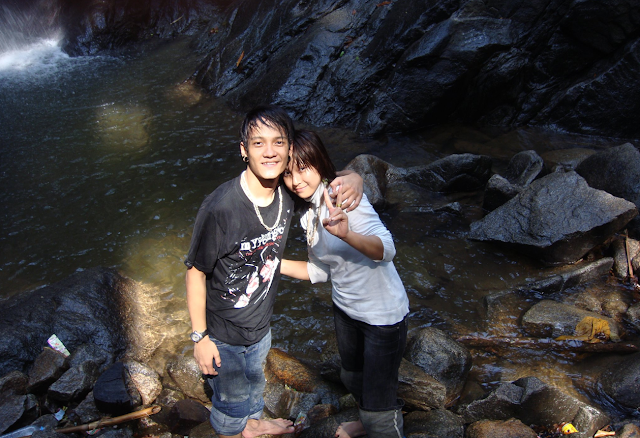 Popular Singer Aung La and His Girlfriend Moe Nge San | Myanmar Celebrity Couple Photos!