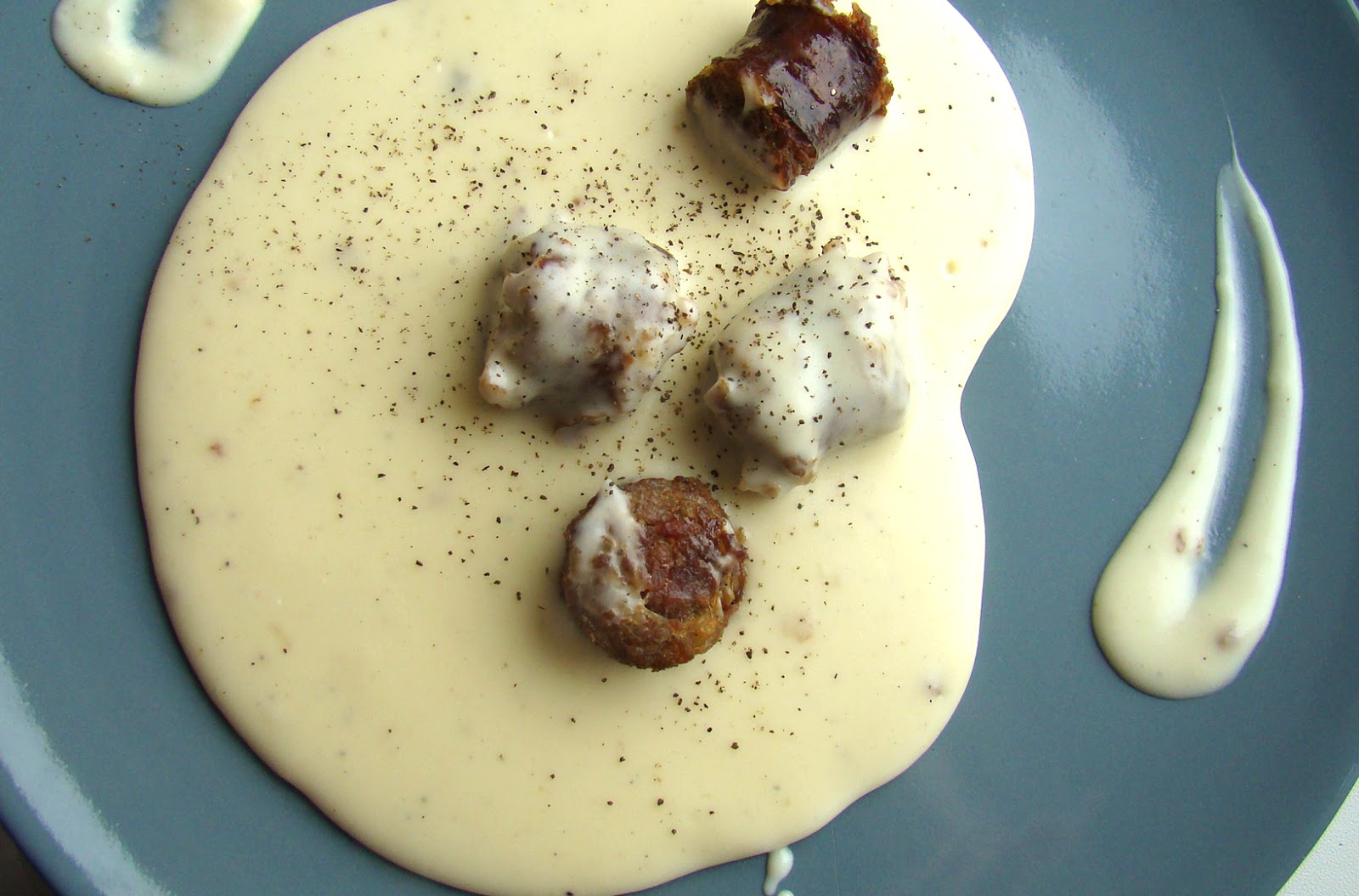 Carnati de casa cu sos alb de smantana | Bucatareste cu Laura