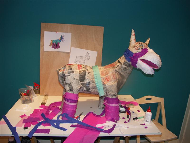 zelf een piñata maken / knutselen: april 2008