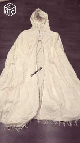 Ahmil: Culture et traditions berbère : 2- Le burnous et la robe kabyle