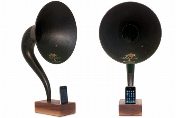 TechiPacs: iPhone Gramaphone for Vintage Music