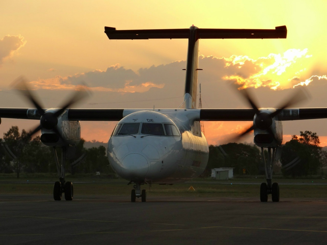 Air Queensland.blogspot: QantasLink de Havilland Dash 8-200 / Q200