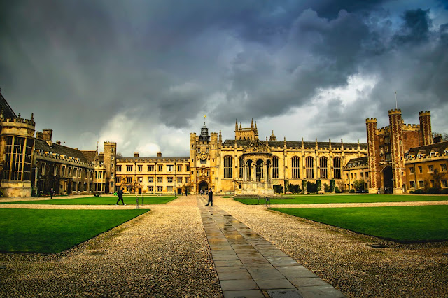 Enjoy your time with beautiful places: Trinity College, Cambridge