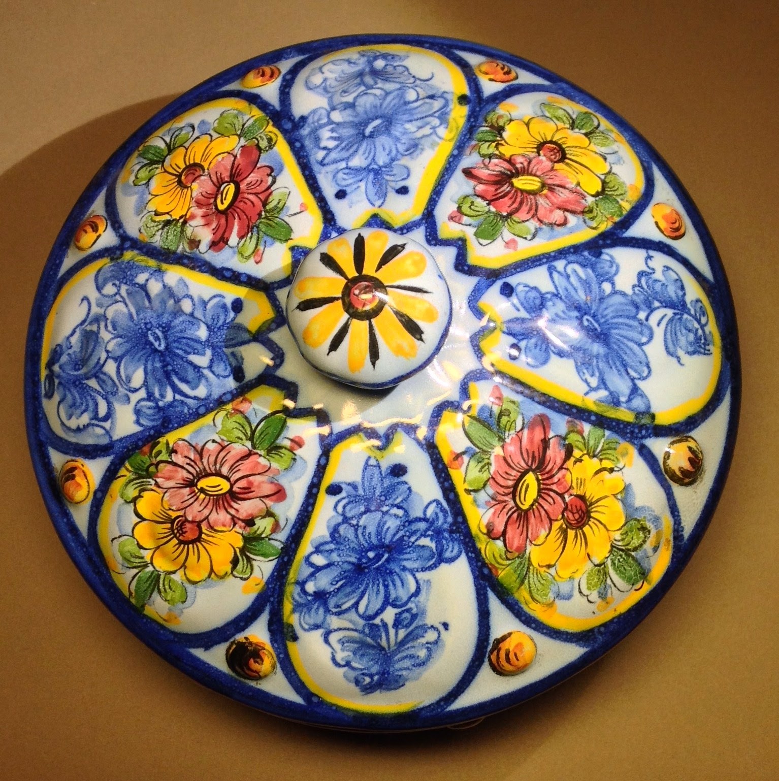 Velhariastralhasetraquitanas: Bomboneira policromática da Estatuária ...