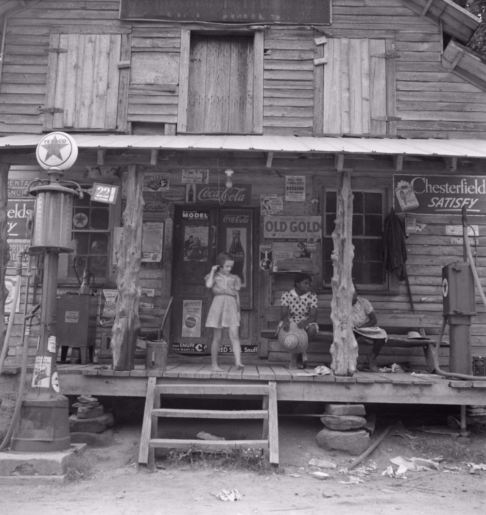 Interesting Pictures of a Country Store on Dirt Road in North Carolina ...