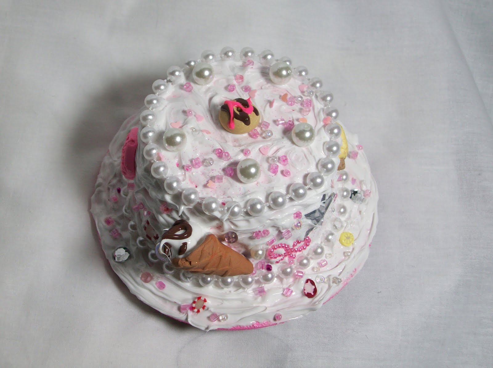 LooniLoli Designs: Sweet Deco Top Hats and Sweet Deco Sew on Buttons.