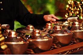 Bonang Jawa Timur (Alat Musik Tradisional Indonesia) ~ MEDIA HOBI