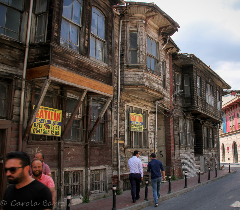 carola bARTz: Discovering an Old Neighborhood