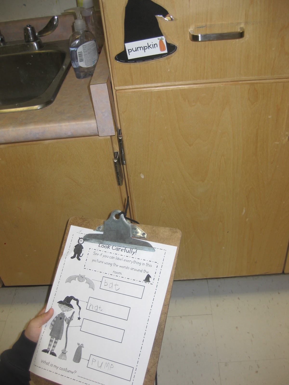 Halloween is coming...freebie! | Mrs. Albanese's Kindergarten Class