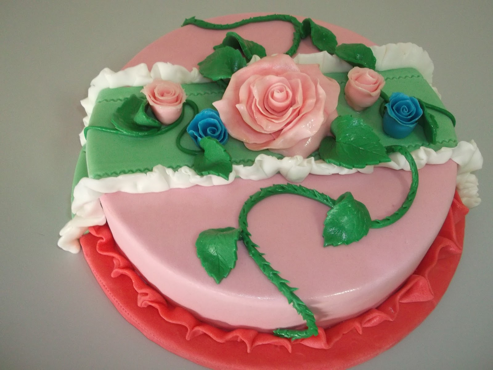 Merci Cake Design: Bolo de Mulher / Personalizado Médio