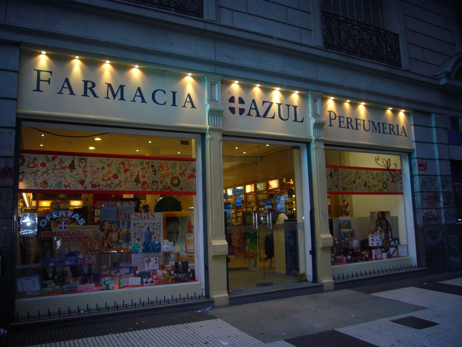 XDG Disegno: Azul (Farmacias & Perfumerías) y Farma Plus