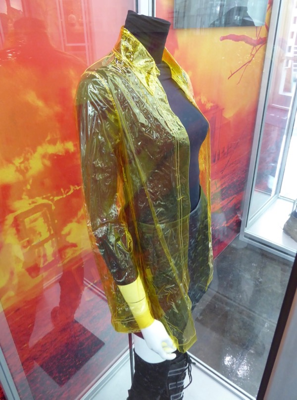 Hollywood Movie Costumes and Props: Blade Runner 2049 movie costumes on ...