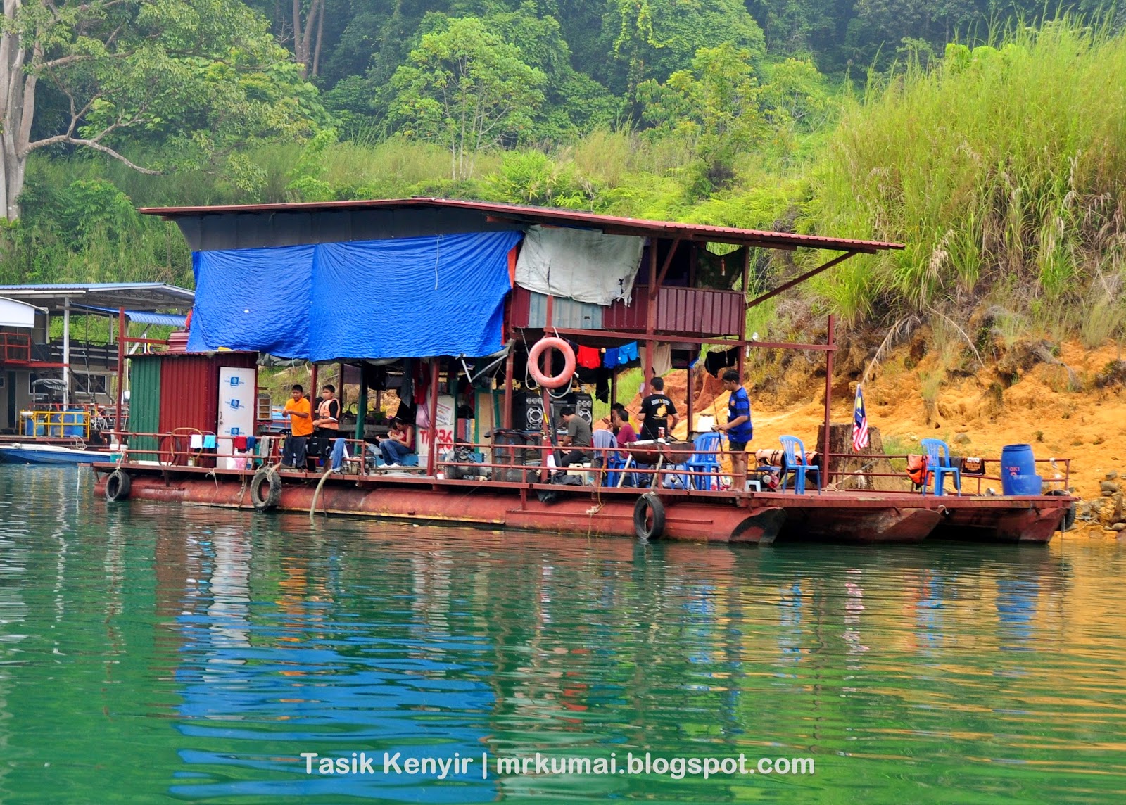 mrkumai.blogspot.com: Rumah Bot @ Tasik Kenyir