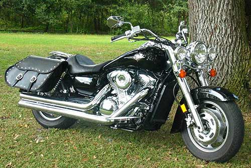 ancient motorcycle: kawasaki Vulcan 700