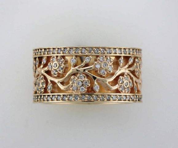 Chimera Design: Exquisite floral pattern diamond ring.