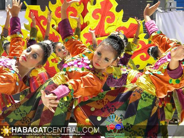 Rockin' the Mom Role: Kadayawan 2013 Indak-Indak sa Kadalanan Festival ...
