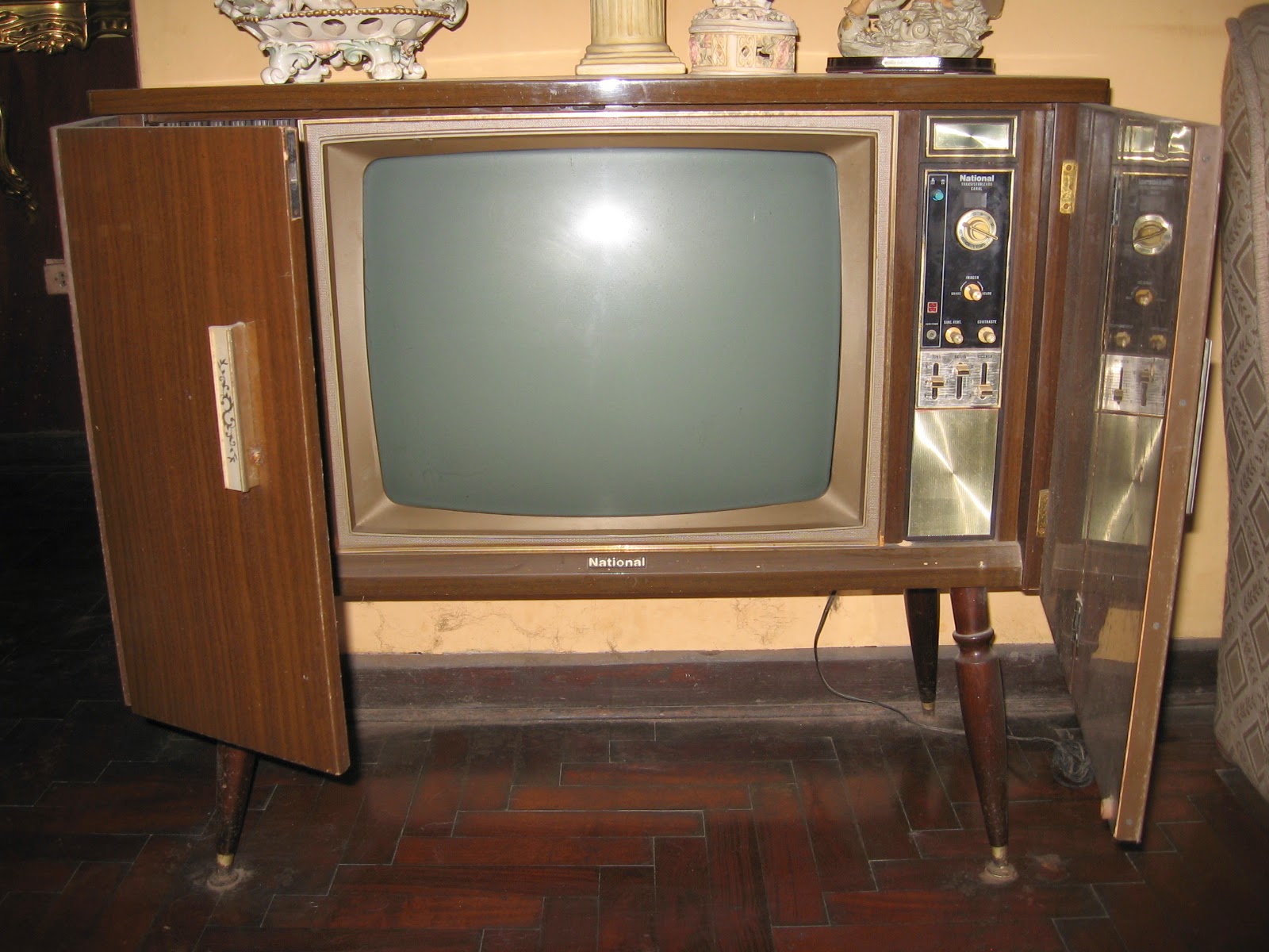 Antigüedades de Casa: Antigüedades - Televisor de Colección