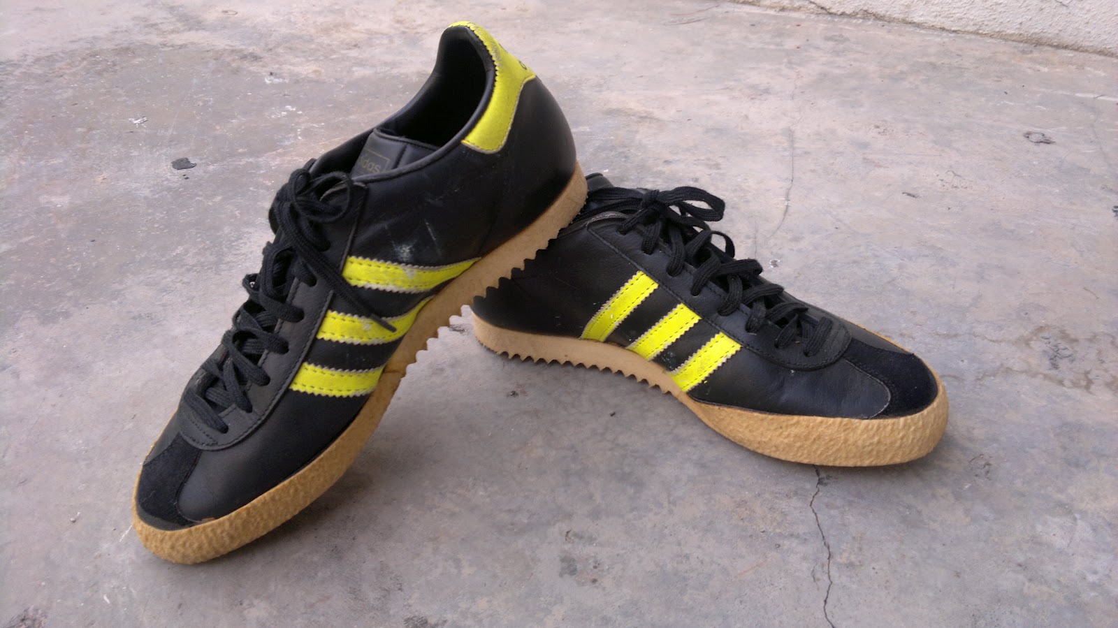 Channel Bundle: Vintage Adidas Samba 80's