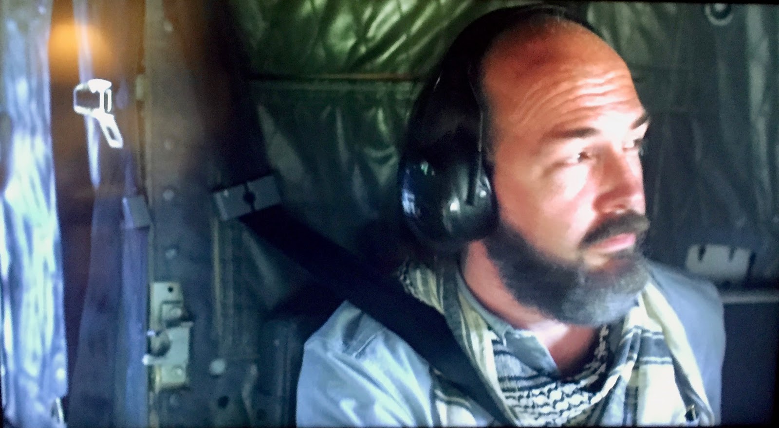 hawgblawg: Kufiya spotting: Narcos, Season 3