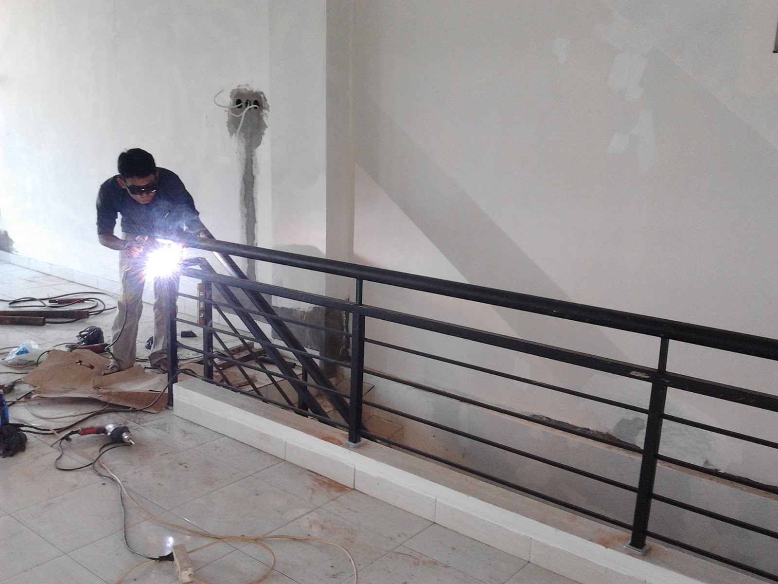 Pembuatan pagar kanopi: Jasa Pembuatan Tangga trap rangka besi baja