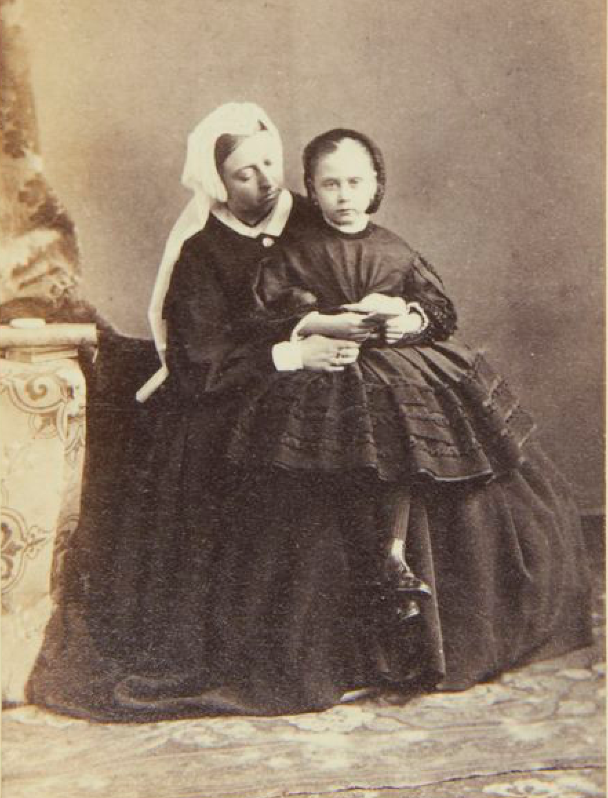 THE SAVVY SHOPPER: Queen Victoria's Family Pictures