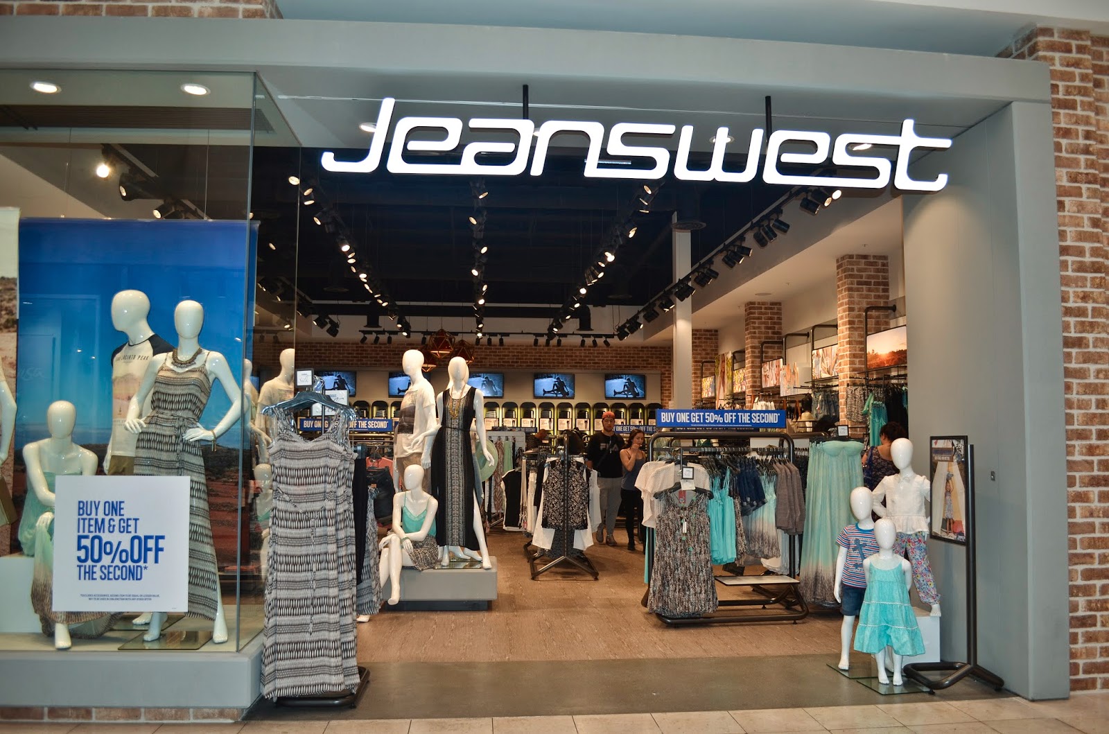 Dusty Petals: Celebrating the Jeanswest new store