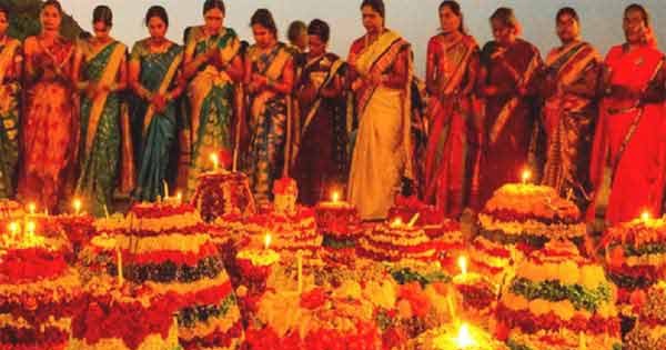 Bathukamma 2018 dates - Importance of Bathukamma Panduga 2018 in ...