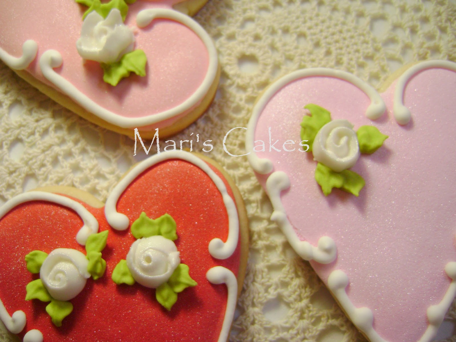 Galletas Decoradas con Rositas de Royal Icing y Pearl Dust | Mari's Cakes