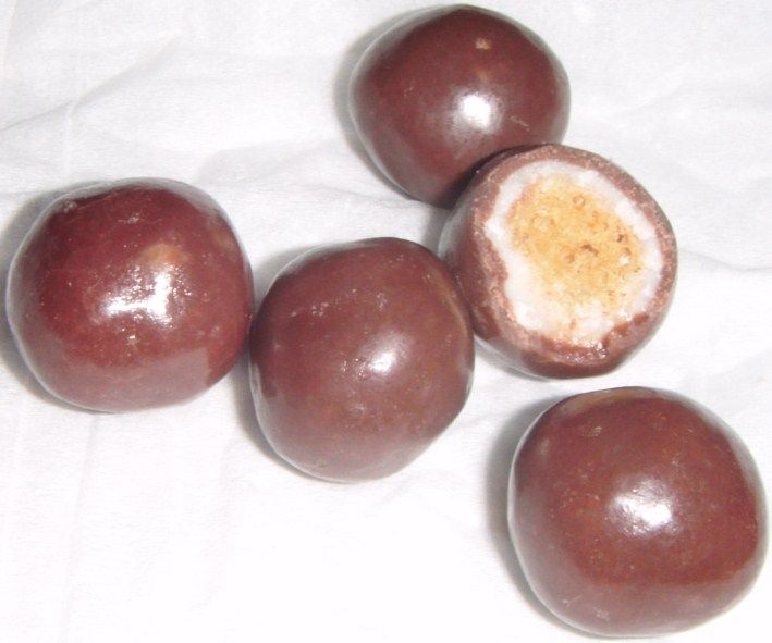 FOODSTUFF FINDS: Kit Kat Ball (France) [By @cinabar]