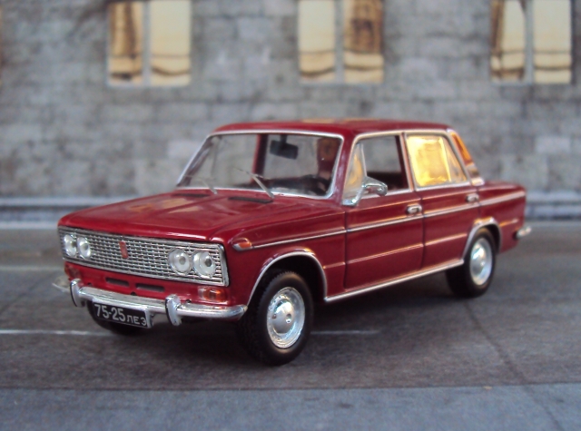 CRUISER - Clásicos en escala 1/43 (1:43 Classics): LADA VAZ 2103 (1972)
