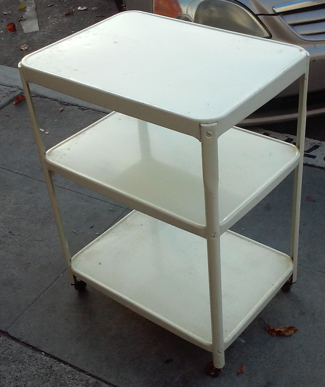 UHURU FURNITURE & COLLECTIBLES: SOLD #8904 Enameled Steel Vintage ...