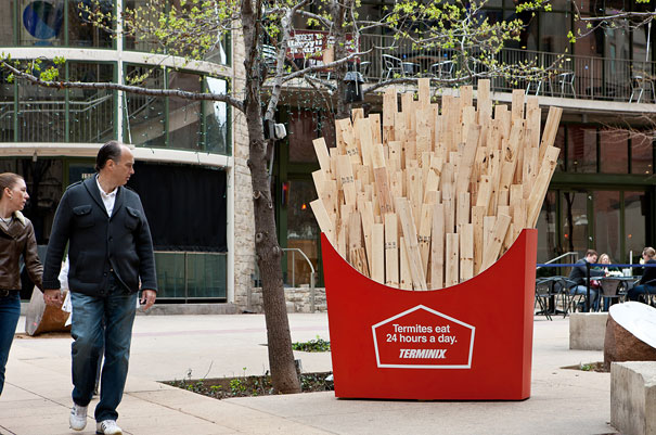 Bisarbeat: Creative Ads Using Oversized Objects