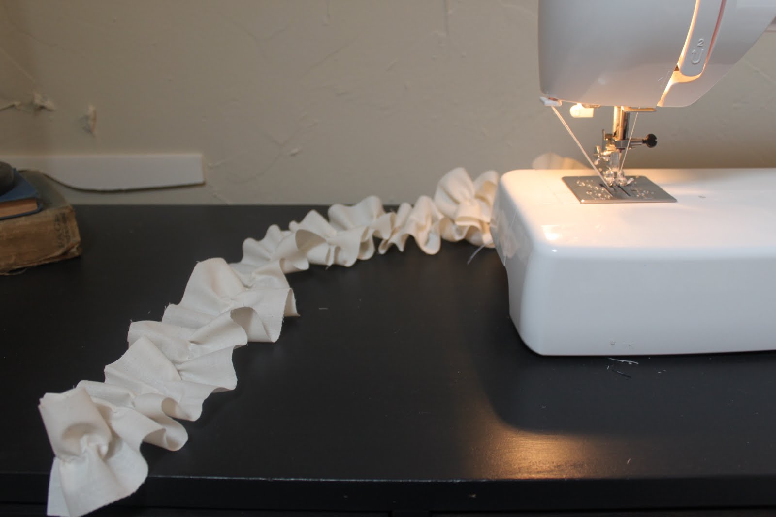 Crafty Texas Girls: Crafty How-To: Ruffled Lamp Shade