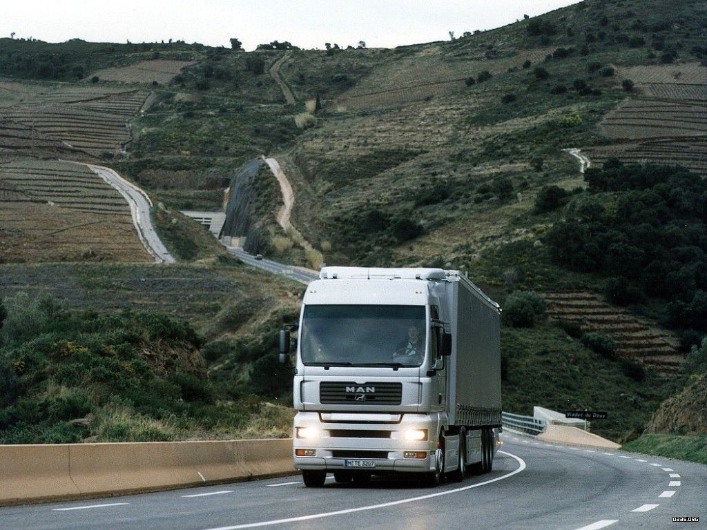İNTERNETDEKİ KAMYONCU DURAĞI: MAN KAMYON TIR ÇEKİCİ RESİMLERİ FOTOĞRAFLARI