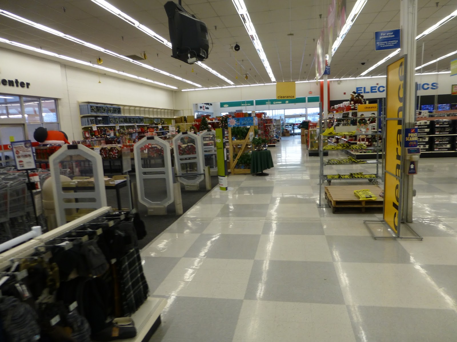 Dead and Dying retail: Death of a Super Kmart : The Moon Township story