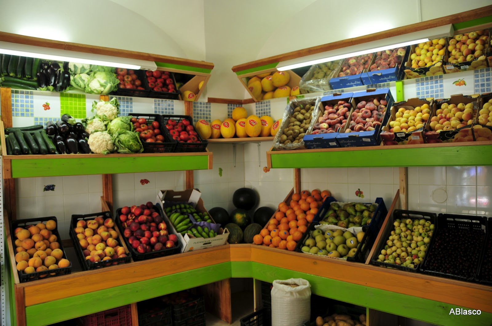 Villarta de los Montes: La Fruteria .. en la Plaza